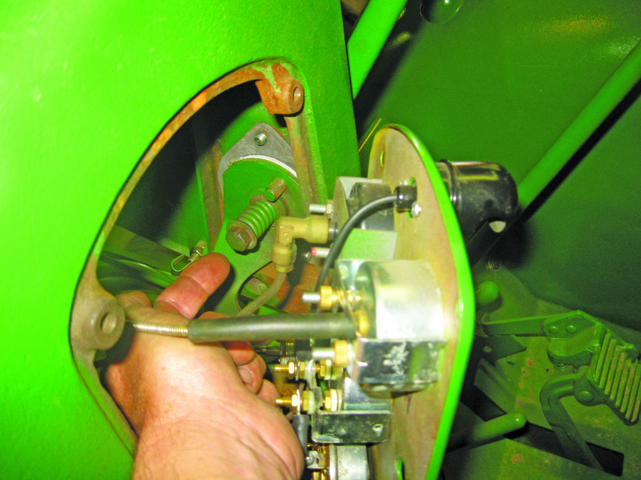 Fixing a Throttle Friction Disc. - Green Magazine