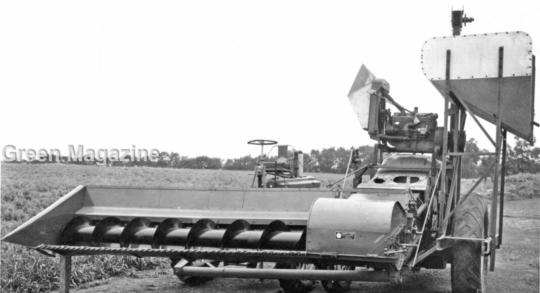 A Brief History of Deere's Self Propelled Combines - Green Magazine