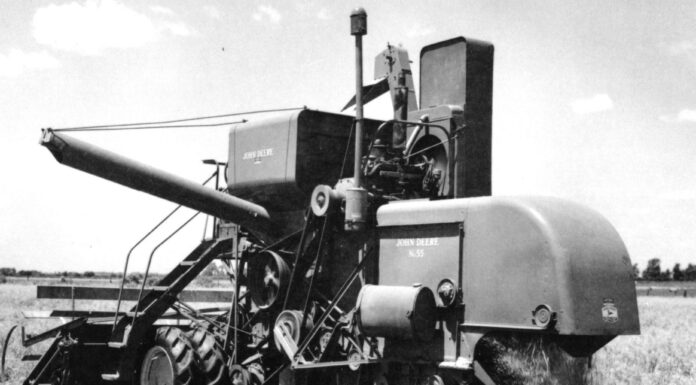 A Brief History of Deere's Self Propelled Combines - Green Magazine