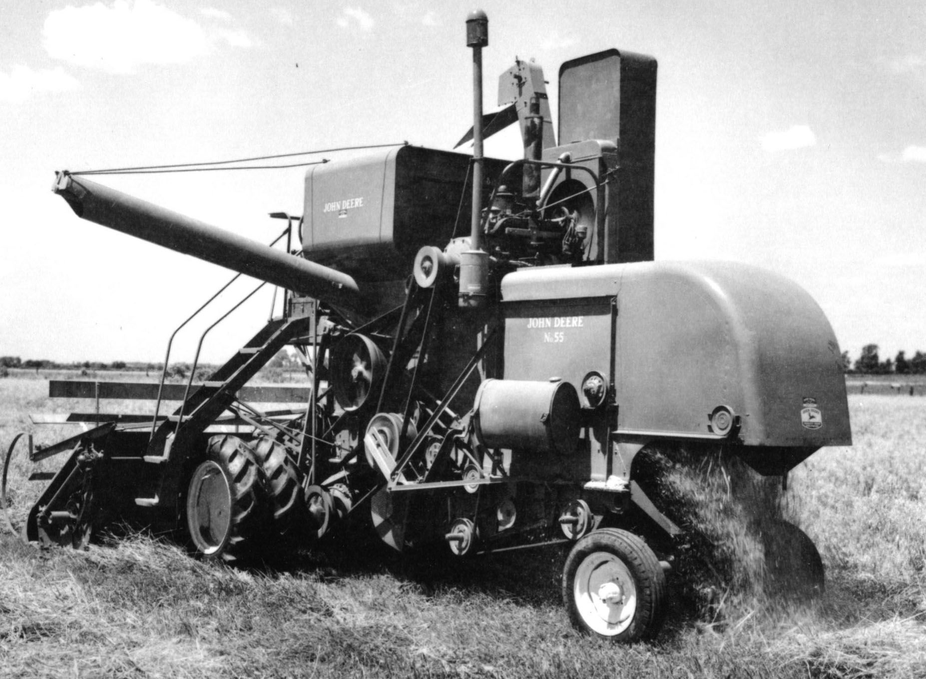 A Brief History of Deere's Self Propelled Combines - Green Magazine